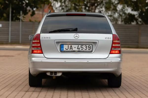 Grey Mercedes-Benz c-220 2006 in Jelgava, with an engine capacity of 2.20 L and mileage of 246 thousand km for 2590 €, photo 6 on AUTOMOTO.COM.LV