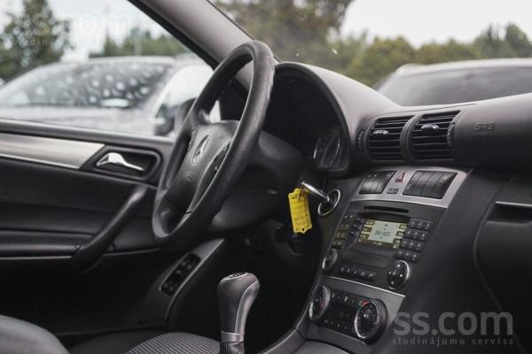 Grey Mercedes-Benz c-220 2007 in Riga, with an engine capacity of 2.20 L and mileage of 349 thousand km for 3790 €, photo 8 on AUTOMOTO.COM.LV
