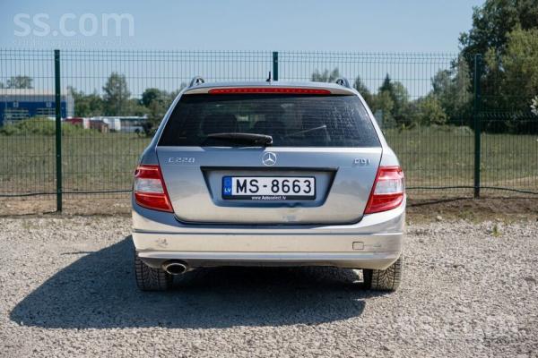 Pelēks Mercedes-Benz c-220 2008 Rīga, ar dzinēja tilpumu 2.20 L un nobraukumu 377 tūkst. km par 6890 €, foto 5 vietnē AUTOMOTO.COM.LV
