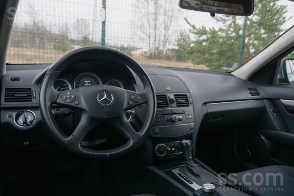 Pelēks Mercedes-Benz c-220 2008 Rīga, ar dzinēja tilpumu 2.20 L un nobraukumu 377 tūkst. km par 6890 €, foto 7 vietnē AUTOMOTO.COM.LV