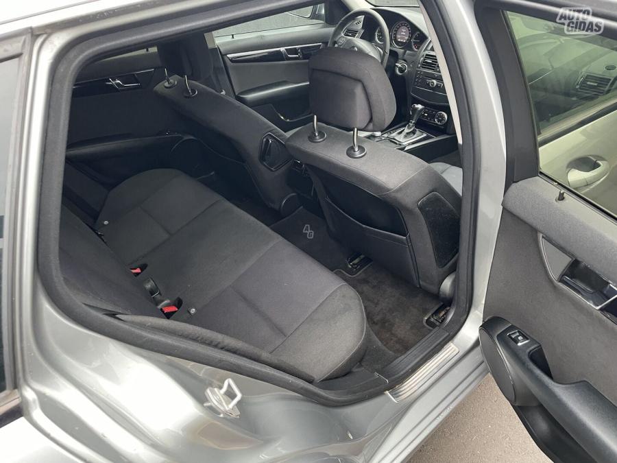 Pelēks Mercedes-Benz c-220 2008 Viļņa, ar dzinēja tilpumu 2.10 L un nobraukumu 450 tūkst. km par 2700 €, foto 10 vietnē AUTOMOTO.COM.LV