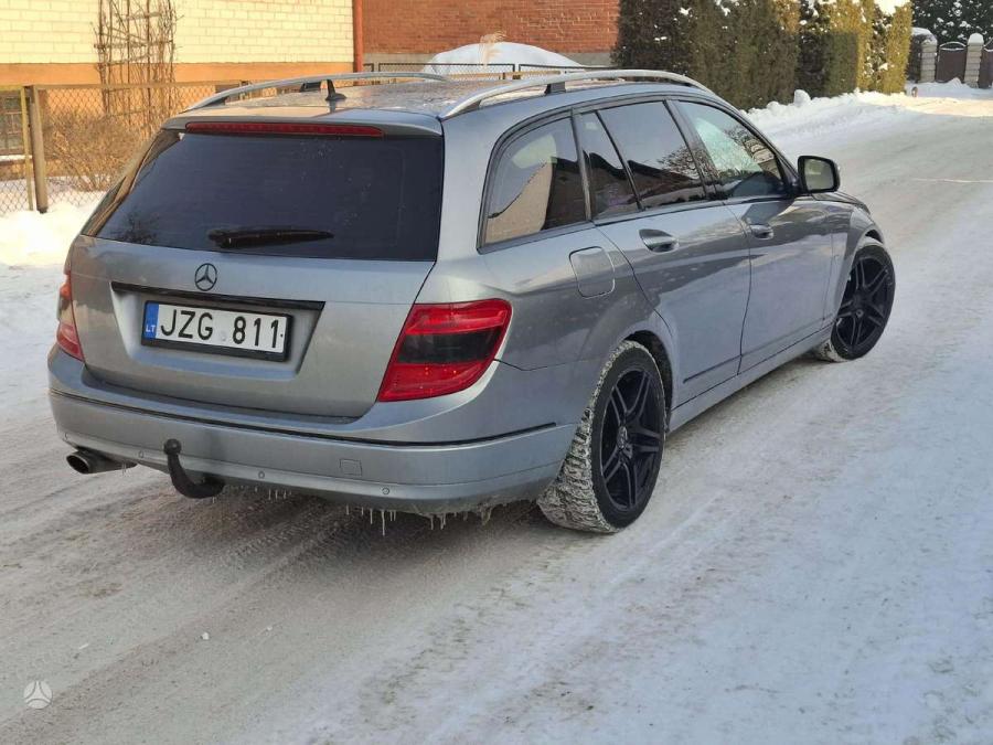 Pelēks Mercedes-Benz c-220 2008 Šilutė, ar dzinēja tilpumu 2.20 L un nobraukumu 350 tūkst. km par 3300 €, foto 4 vietnē AUTOMOTO.COM.LV