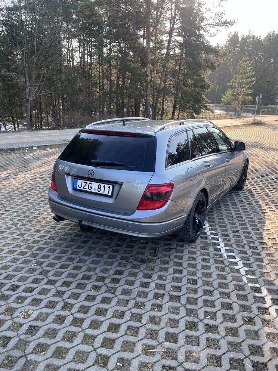 Grey Mercedes-Benz c-220 2008 in Vilnius, with an engine capacity of 2.20 L and mileage of 416 thousand km for 3850 €, photo 4 on AUTOMOTO.COM.LV