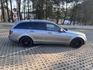 Grey Mercedes-Benz c-220 2008 in Vilnius, with an engine capacity of 2.20 L and mileage of 416 thousand km for 3850 €, photo 5 on AUTOMOTO.COM.LV