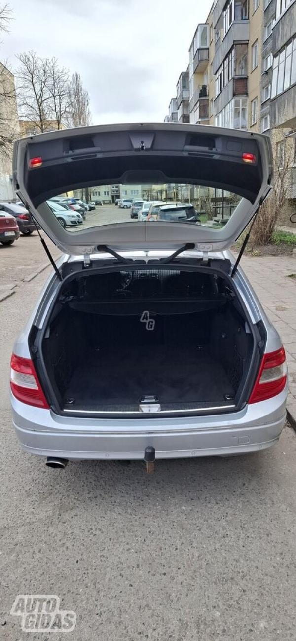 Pelēks Mercedes-Benz c-220 2008 Panevēža, ar dzinēja tilpumu 2.20 L un nobraukumu 375 tūkst. km par 2400 €, foto 5 vietnē AUTOMOTO.COM.LV