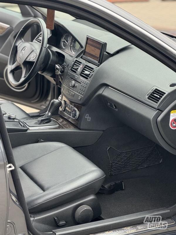 Pelēks Mercedes-Benz c-220 2008 Kauņa, ar dzinēja tilpumu 2.20 L un nobraukumu 264 tūkst. km par 4950 €, foto 10 vietnē AUTOMOTO.COM.LV