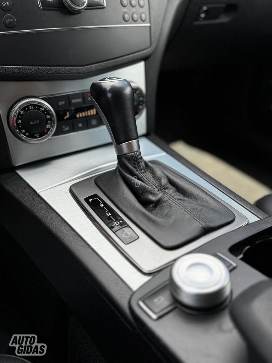 Grey Mercedes-Benz c-220 2008 in Klaipeda, with an engine capacity of 2.10 L and mileage of 378 thousand km for 4500 €, photo 20 on AUTOMOTO.COM.LV