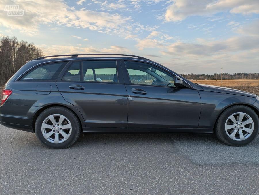 Grey Mercedes-Benz c-220 2008 in Vilnius, with an engine capacity of 2.20 L and mileage of 288 thousand km for 3900 €, photo 1 on AUTOMOTO.COM.LV