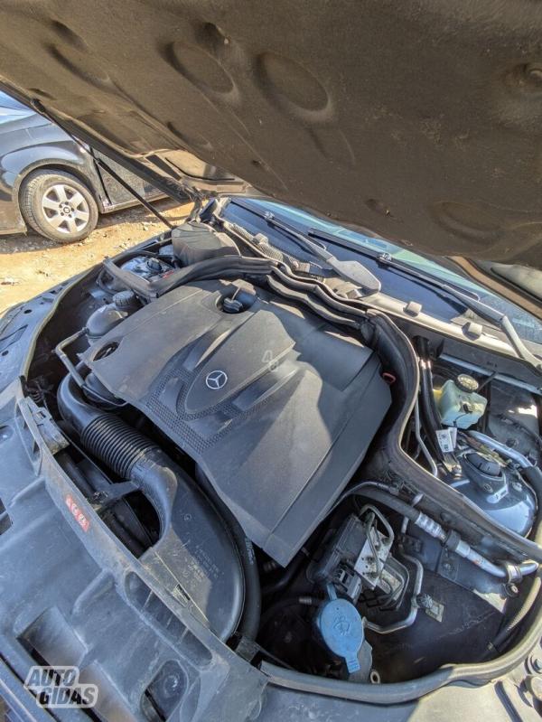 Pelēks Mercedes-Benz c-220 2008 Viļņa, ar dzinēja tilpumu 2.20 L un nobraukumu 288 tūkst. km par 3900 €, foto 2 vietnē AUTOMOTO.COM.LV
