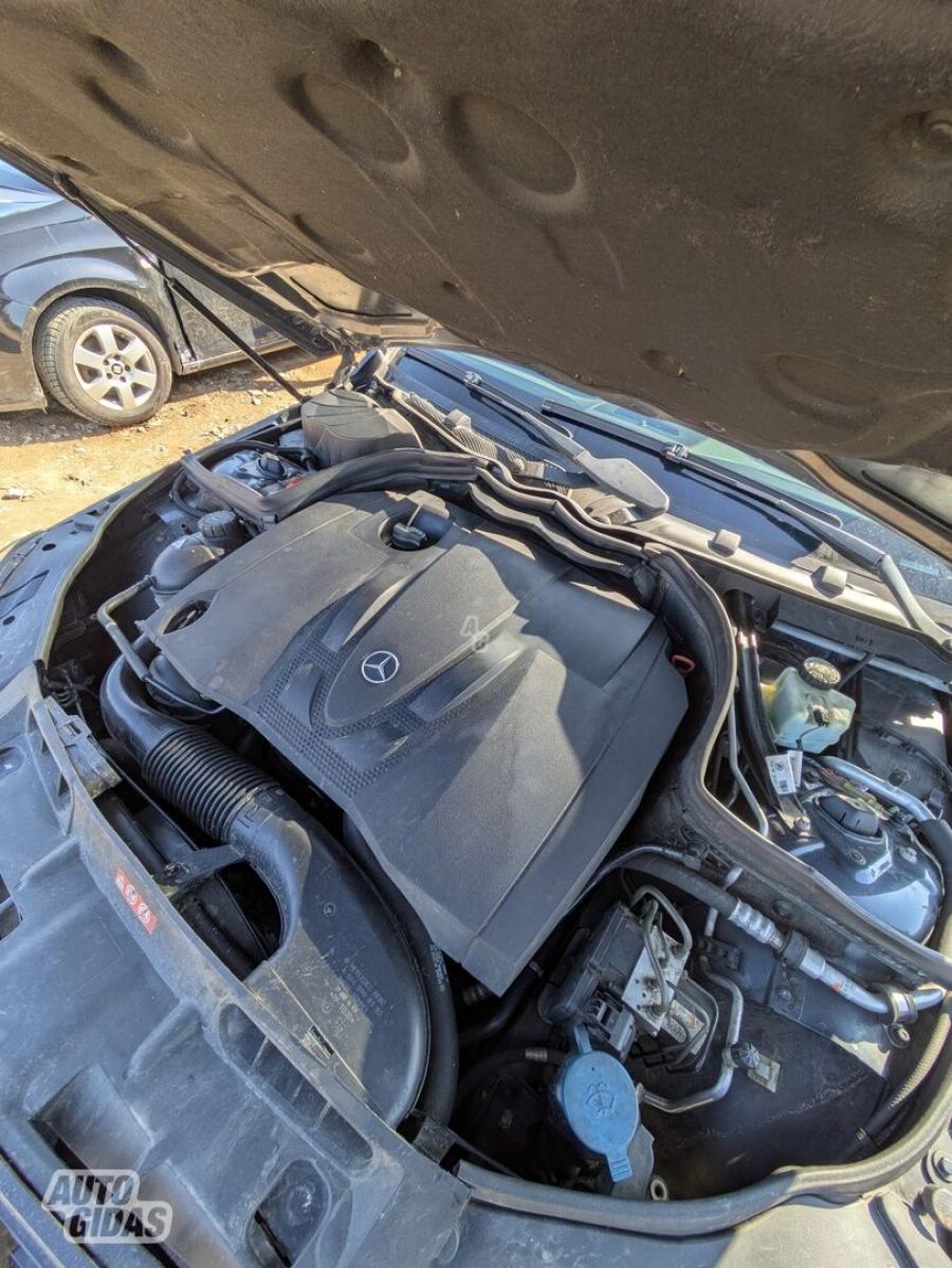 Grey Mercedes-Benz c-220 2008 in Vilnius, with an engine capacity of 2.20 L and mileage of 288 thousand km for 3900 €, photo 3 on AUTOMOTO.COM.LV