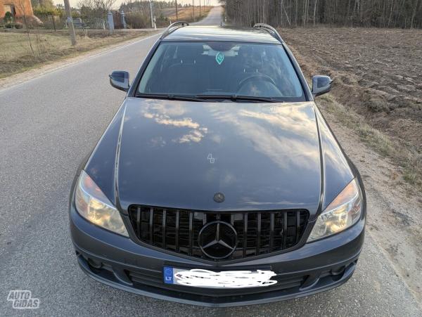 Pelēks Mercedes-Benz c-220 2008 Viļņa, ar dzinēja tilpumu 2.20 L un nobraukumu 288 tūkst. km par 3900 €, foto 3 vietnē AUTOMOTO.COM.LV