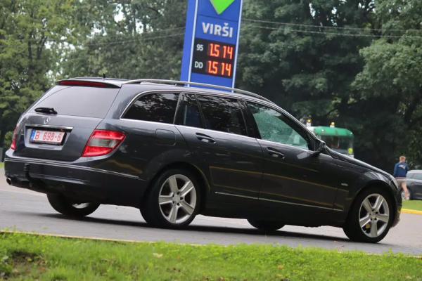 Pelēks Mercedes-Benz c-220 2008 Rīga, ar dzinēja tilpumu 2.20 L un nobraukumu 246 tūkst. km par 5390 €, foto 6 vietnē AUTOMOTO.COM.LV
