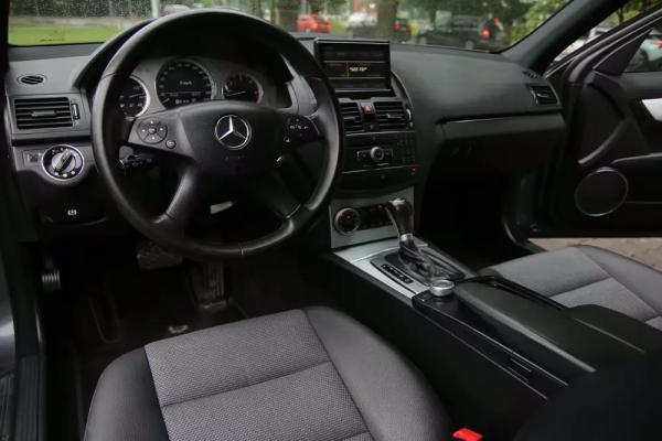 Pelēks Mercedes-Benz c-220 2008 Rīga, ar dzinēja tilpumu 2.20 L un nobraukumu 246 tūkst. km par 5390 €, foto 10 vietnē AUTOMOTO.COM.LV