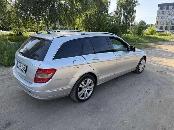 Grey Mercedes-Benz c-220 2008 in Kaunas, with an engine capacity of 2.15 L and mileage of 318 thousand km for 2450 €, photo 4 on AUTOMOTO.COM.LV