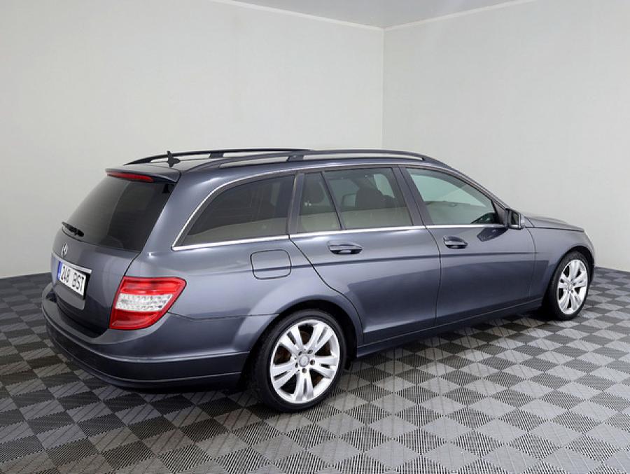 Pelēks Mercedes-Benz c-220 2008 Tallina, ar dzinēja tilpumu 2.10 L un nobraukumu 306 tūkst. km par 2999 €, foto 4 vietnē AUTOMOTO.COM.LV