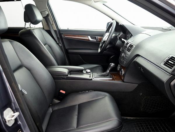 Grey Mercedes-Benz c-220 2008 in Tallinn, with an engine capacity of 2.10 L and mileage of 306 thousand km for 2999 €, photo 6 on AUTOMOTO.COM.LV