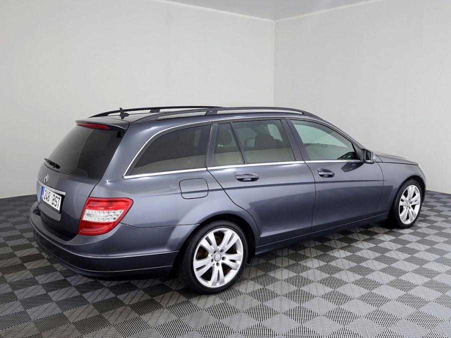 Pelēks Mercedes-Benz c-220 2008 Tallina, ar dzinēja tilpumu 2.10 L un nobraukumu 306 tūkst. km par 2999 €, foto 11 vietnē AUTOMOTO.COM.LV