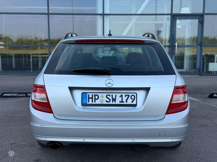 Pelēks Mercedes-Benz c-220 2008 Panevēža, ar dzinēja tilpumu 2.18 L un nobraukumu 323 tūkst. km par 4300 €, foto 10 vietnē AUTOMOTO.COM.LV