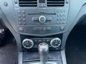 Pelēks Mercedes-Benz c-220 2008 Panevēža, ar dzinēja tilpumu 2.18 L un nobraukumu 323 tūkst. km par 4300 €, foto 18 vietnē AUTOMOTO.COM.LV