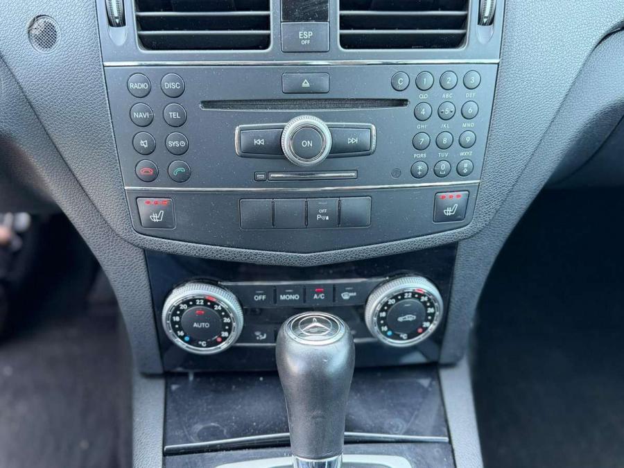 Pelēks Mercedes-Benz c-220 2008 Panevēža, ar dzinēja tilpumu 2.18 L un nobraukumu 323 tūkst. km par 4300 €, foto 18 vietnē AUTOMOTO.COM.LV