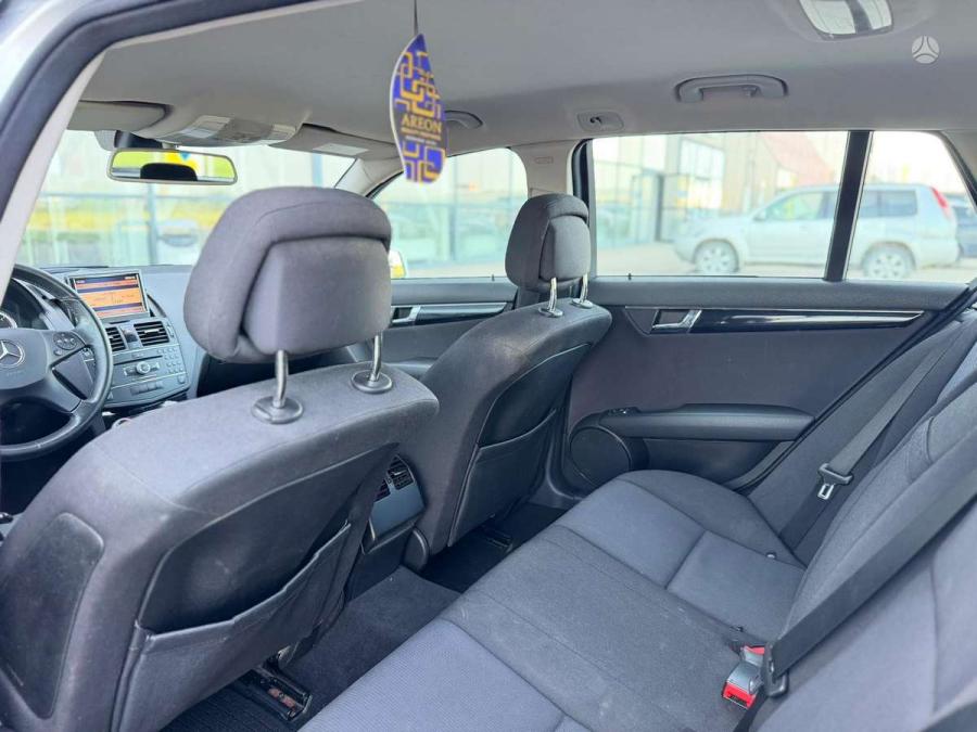 Pelēks Mercedes-Benz c-220 2008 Panevēža, ar dzinēja tilpumu 2.18 L un nobraukumu 323 tūkst. km par 4300 €, foto 20 vietnē AUTOMOTO.COM.LV