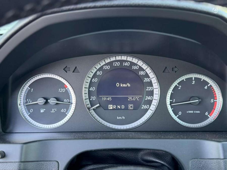 Pelēks Mercedes-Benz c-220 2008 Panevēža, ar dzinēja tilpumu 2.18 L un nobraukumu 323 tūkst. km par 4300 €, foto 23 vietnē AUTOMOTO.COM.LV