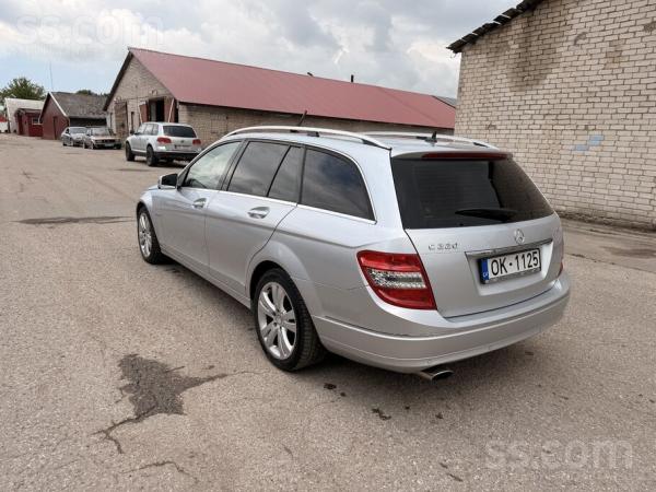 Pelēks Mercedes-Benz c-220 2008 Liepāja, ar dzinēja tilpumu 2.20 L un nobraukumu 425 tūkst. km par 3650 €, foto 3 vietnē AUTOMOTO.COM.LV