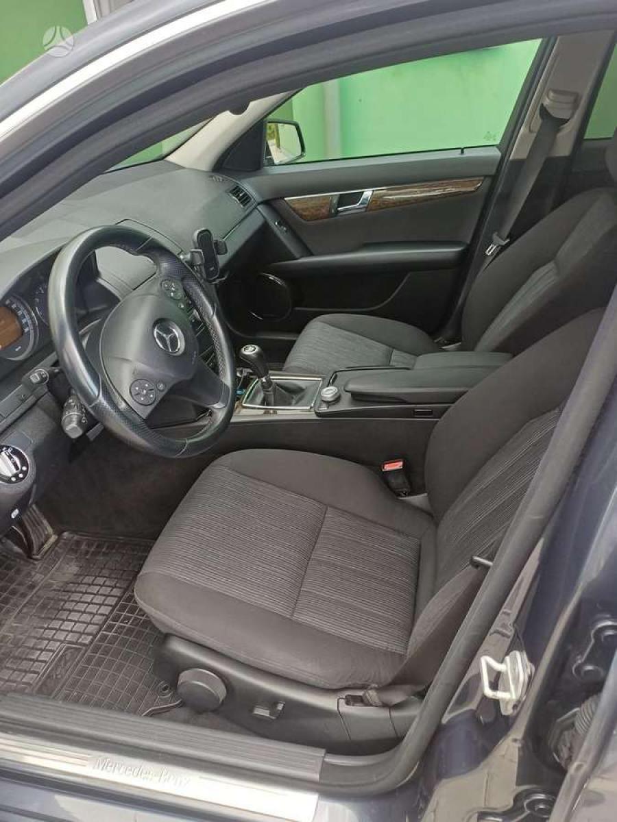 Pelēks Mercedes-Benz c-220 2008 Tauragė, ar dzinēja tilpumu 2.20 L un nobraukumu 332 tūkst. km par 4200 €, foto 9 vietnē AUTOMOTO.COM.LV