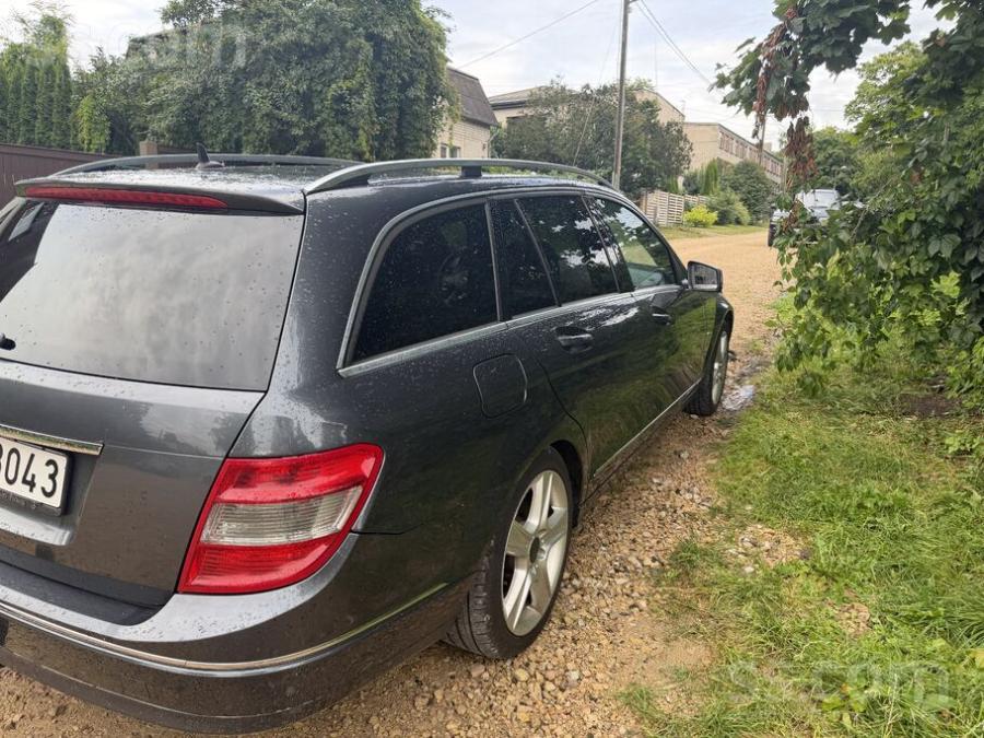 Pelēks Mercedes-Benz c-220 2008 Rīga, ar dzinēja tilpumu 2.20 L un nobraukumu 267 tūkst. km par 3750 €, foto 4 vietnē AUTOMOTO.COM.LV