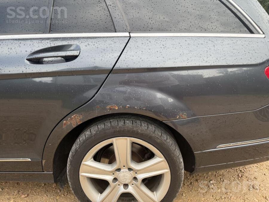 Pelēks Mercedes-Benz c-220 2008 Rīga, ar dzinēja tilpumu 2.20 L un nobraukumu 267 tūkst. km par 3750 €, foto 7 vietnē AUTOMOTO.COM.LV