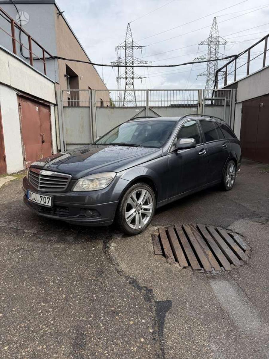 Pelēks Mercedes-Benz c-220 2008 Viļņa, ar dzinēja tilpumu 2.20 L un nobraukumu 420 tūkst. km par 1880 €, foto 3 vietnē AUTOMOTO.COM.LV