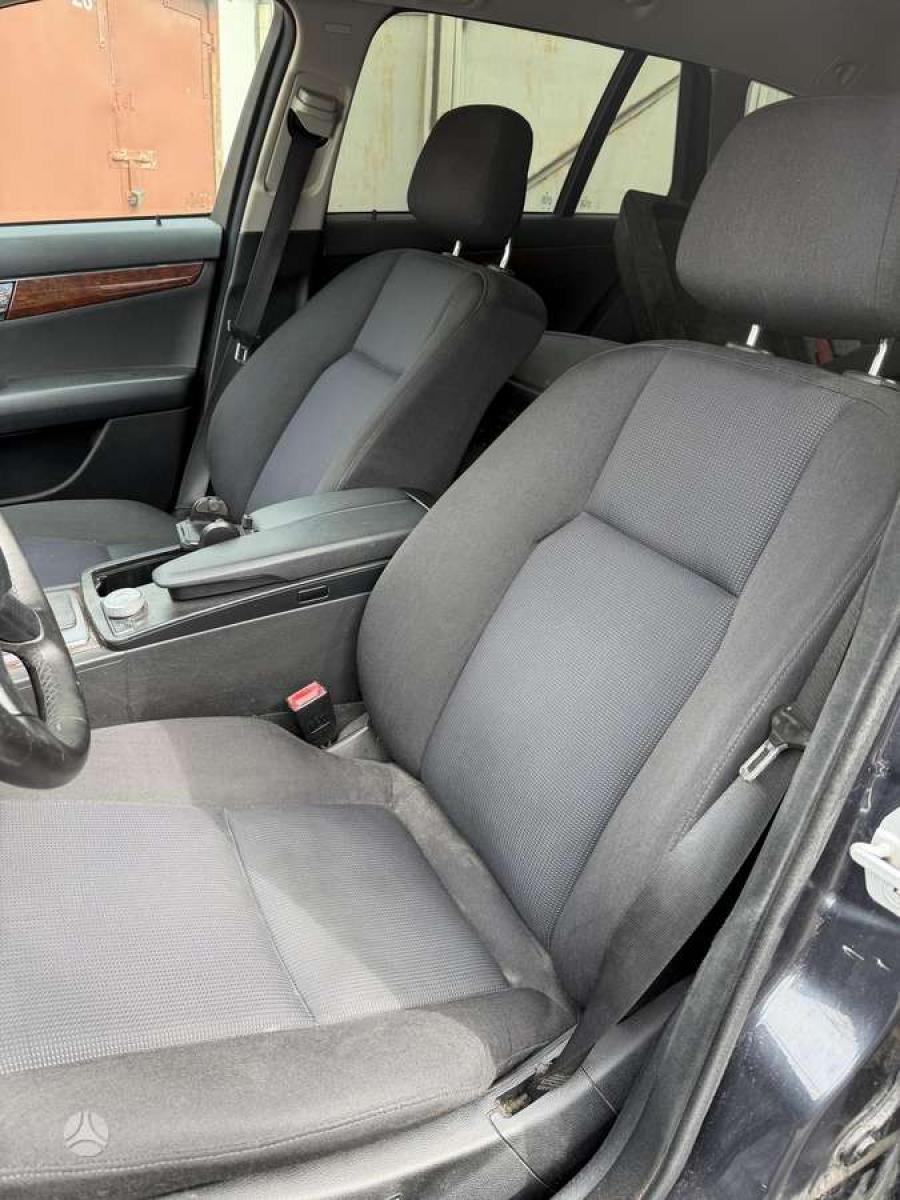 Pelēks Mercedes-Benz c-220 2008 Viļņa, ar dzinēja tilpumu 2.20 L un nobraukumu 420 tūkst. km par 1880 €, foto 9 vietnē AUTOMOTO.COM.LV