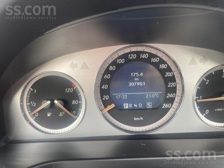 Pelēks Mercedes-Benz c-220 2008 Rīga, ar dzinēja tilpumu 2.20 L un nobraukumu 308 tūkst. km par 3900 €, foto 8 vietnē AUTOMOTO.COM.LV