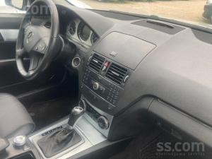 Pelēks Mercedes-Benz c-220 2008 Rīga, ar dzinēja tilpumu 2.20 L un nobraukumu 308 tūkst. km par 3900 €, foto 15 vietnē AUTOMOTO.COM.LV