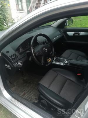 Pelēks Mercedes-Benz c-220 2008 Liepāja, ar dzinēja tilpumu 2.20 L un nobraukumu 324 tūkst. km par 3100 €, foto 5 vietnē AUTOMOTO.COM.LV