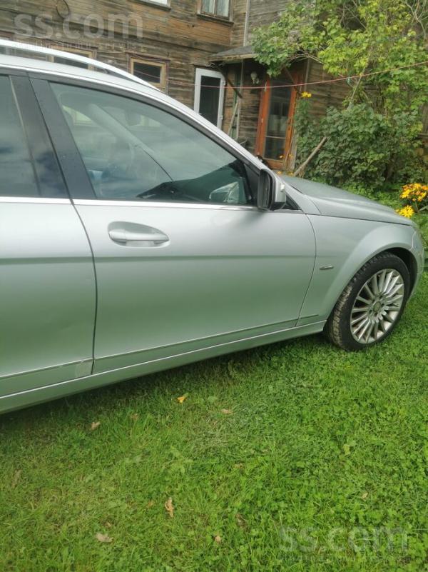 Pelēks Mercedes-Benz c-220 2008 Liepāja, ar dzinēja tilpumu 2.20 L un nobraukumu 324 tūkst. km par 3100 €, foto 9 vietnē AUTOMOTO.COM.LV