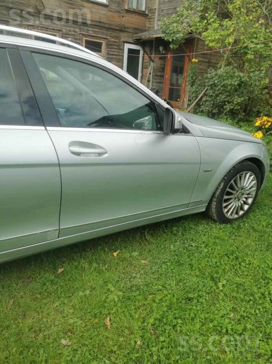 Pelēks Mercedes-Benz c-220 2008 Liepāja, ar dzinēja tilpumu 2.20 L un nobraukumu 324 tūkst. km par 3100 €, foto 9 vietnē AUTOMOTO.COM.LV