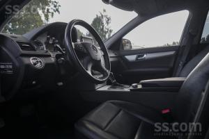 Серый Мерседес Ц 220 2008 в Рига, объемом двигателя 2.20 л и пробегом 326 тыс. км за 5990 €, фото 11 на AUTOMOTO.COM.LV