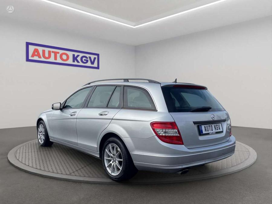 Pelēks Mercedes-Benz c-220 2008 Viļņa, ar dzinēja tilpumu 2.20 L un nobraukumu 316 tūkst. km par 2799 €, foto 4 vietnē AUTOMOTO.COM.LV