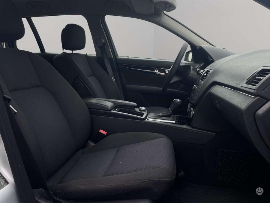 Pelēks Mercedes-Benz c-220 2008 Viļņa, ar dzinēja tilpumu 2.20 L un nobraukumu 316 tūkst. km par 2799 €, foto 9 vietnē AUTOMOTO.COM.LV