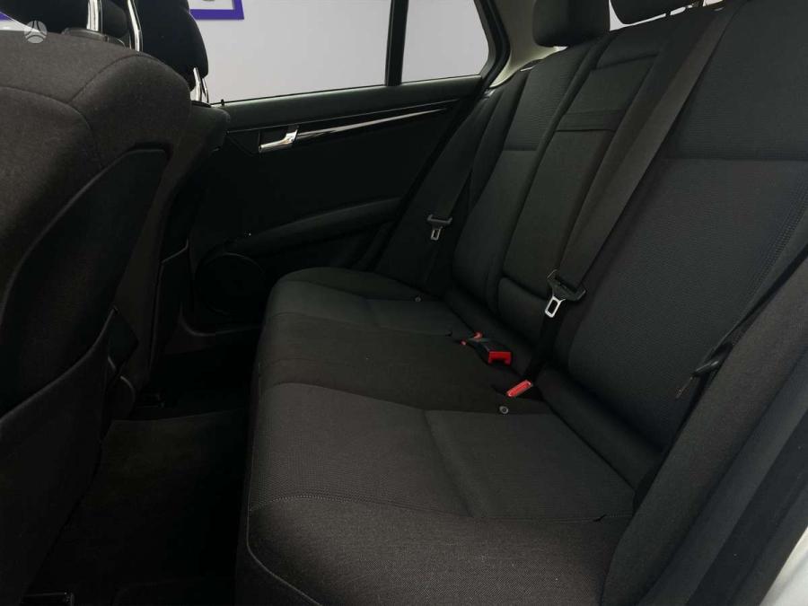 Pelēks Mercedes-Benz c-220 2008 Viļņa, ar dzinēja tilpumu 2.20 L un nobraukumu 316 tūkst. km par 2799 €, foto 12 vietnē AUTOMOTO.COM.LV