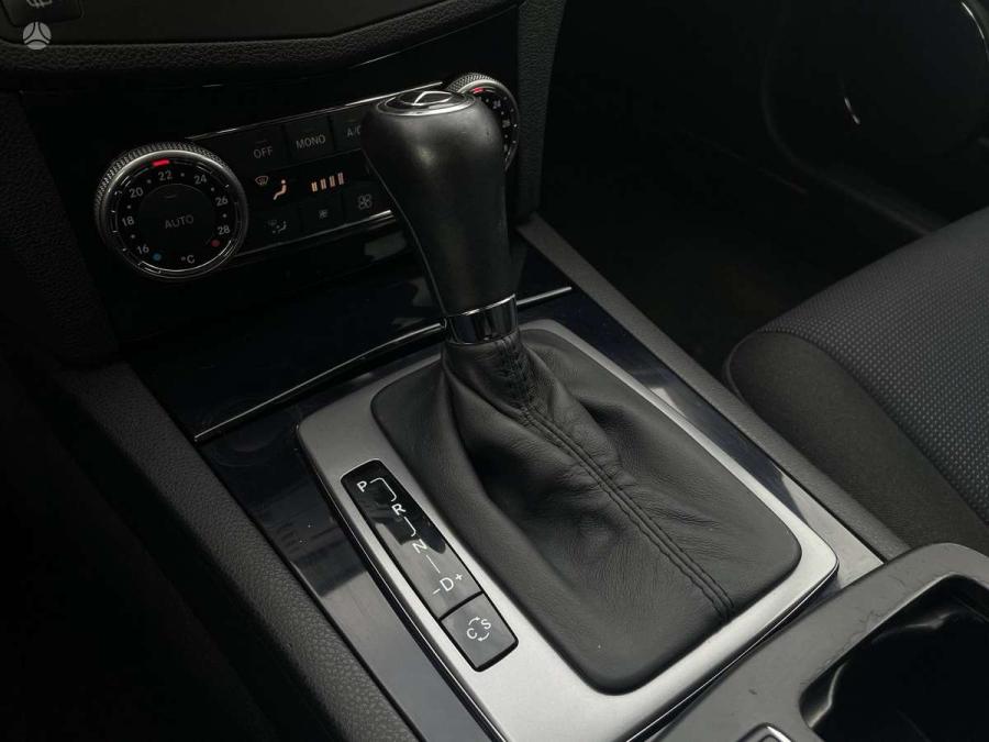 Pelēks Mercedes-Benz c-220 2008 Viļņa, ar dzinēja tilpumu 2.20 L un nobraukumu 316 tūkst. km par 2799 €, foto 16 vietnē AUTOMOTO.COM.LV