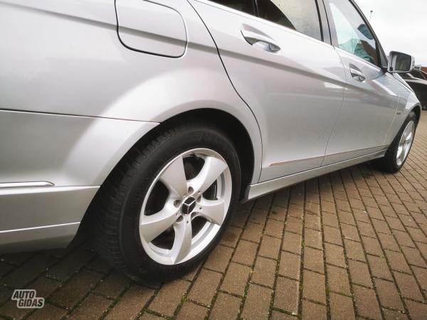 Pelēks Mercedes-Benz c-220 2009 Klaipėda, ar dzinēja tilpumu 2.20 L un nobraukumu 217 tūkst. km par 4700 €, foto 8 vietnē AUTOMOTO.COM.LV