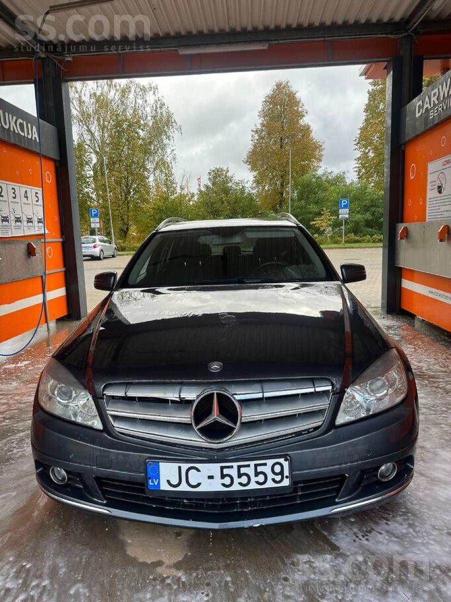 Grey Mercedes-Benz c-220 2009 in Jelgava, with an engine capacity of 2.20 L and mileage of 281 thousand km for 3100 €, photo 2 on AUTOMOTO.COM.LV