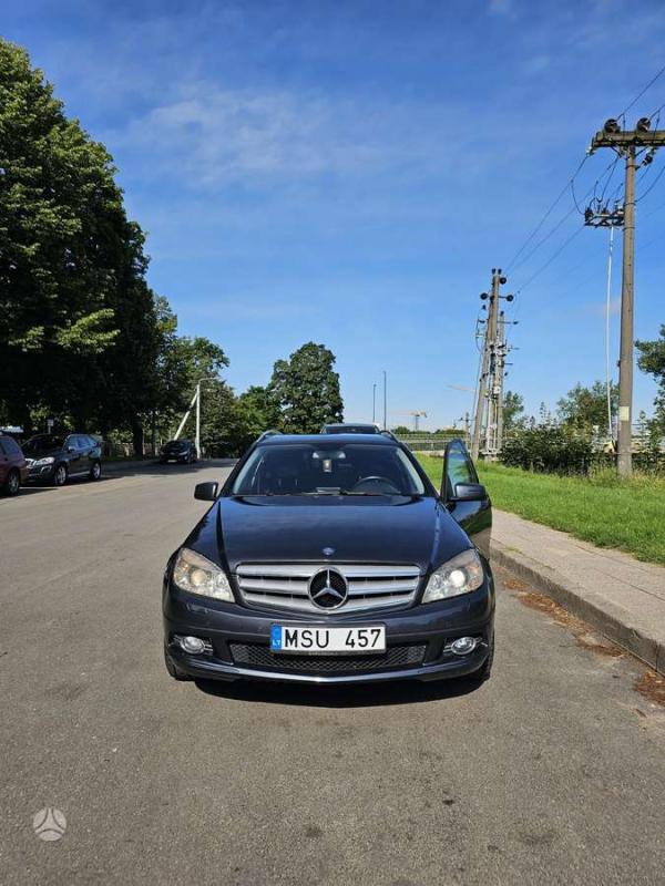 Grey Mercedes-Benz c-220 2009 in Vilnius, with an engine capacity of 2.10 L and mileage of 293 thousand km for 4400 €, photo 1 on AUTOMOTO.COM.LV