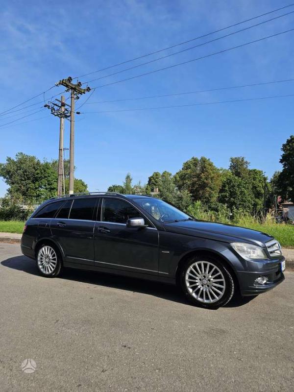 Grey Mercedes-Benz c-220 2009 in Vilnius, with an engine capacity of 2.10 L and mileage of 293 thousand km for 4400 €, photo 2 on AUTOMOTO.COM.LV