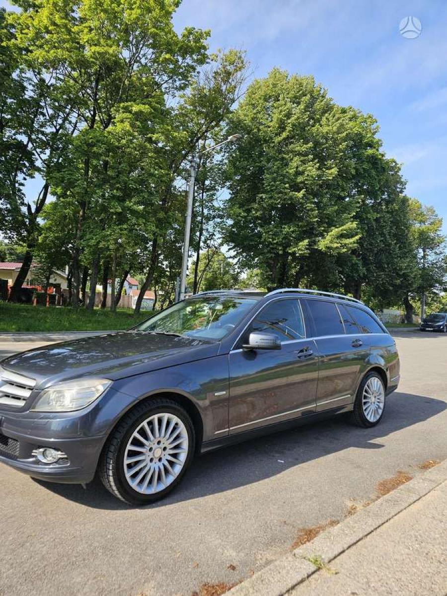 Grey Mercedes-Benz c-220 2009 in Vilnius, with an engine capacity of 2.10 L and mileage of 293 thousand km for 4400 €, photo 3 on AUTOMOTO.COM.LV