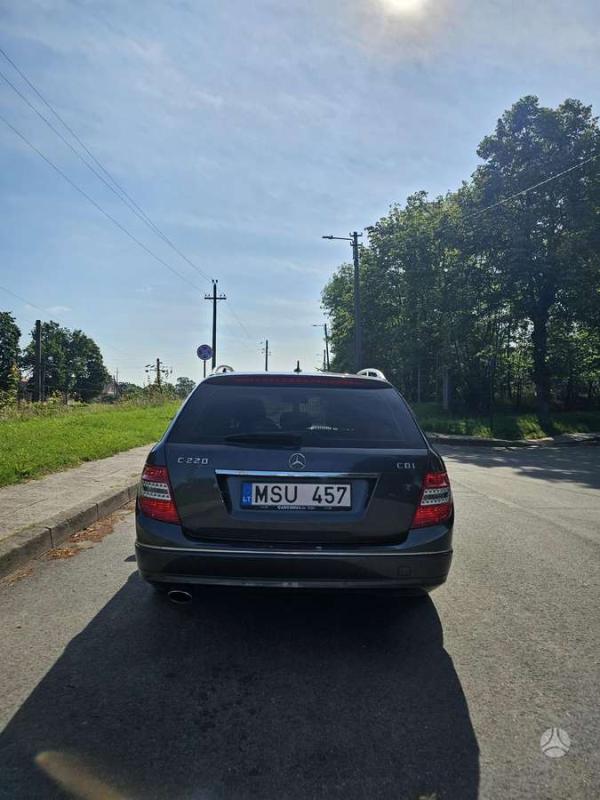 Grey Mercedes-Benz c-220 2009 in Vilnius, with an engine capacity of 2.10 L and mileage of 293 thousand km for 4400 €, photo 4 on AUTOMOTO.COM.LV