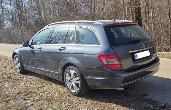 Pelēks Mercedes-Benz c-220 2009 Viļņa, ar dzinēja tilpumu 2.10 L un nobraukumu 274 tūkst. km par 4250 €, foto 3 vietnē AUTOMOTO.COM.LV