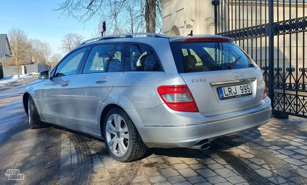 Pelēks Mercedes-Benz c-220 2009 Viļņa, ar dzinēja tilpumu 2.10 L un nobraukumu 400 tūkst. km par 2850 €, foto 2 vietnē AUTOMOTO.COM.LV